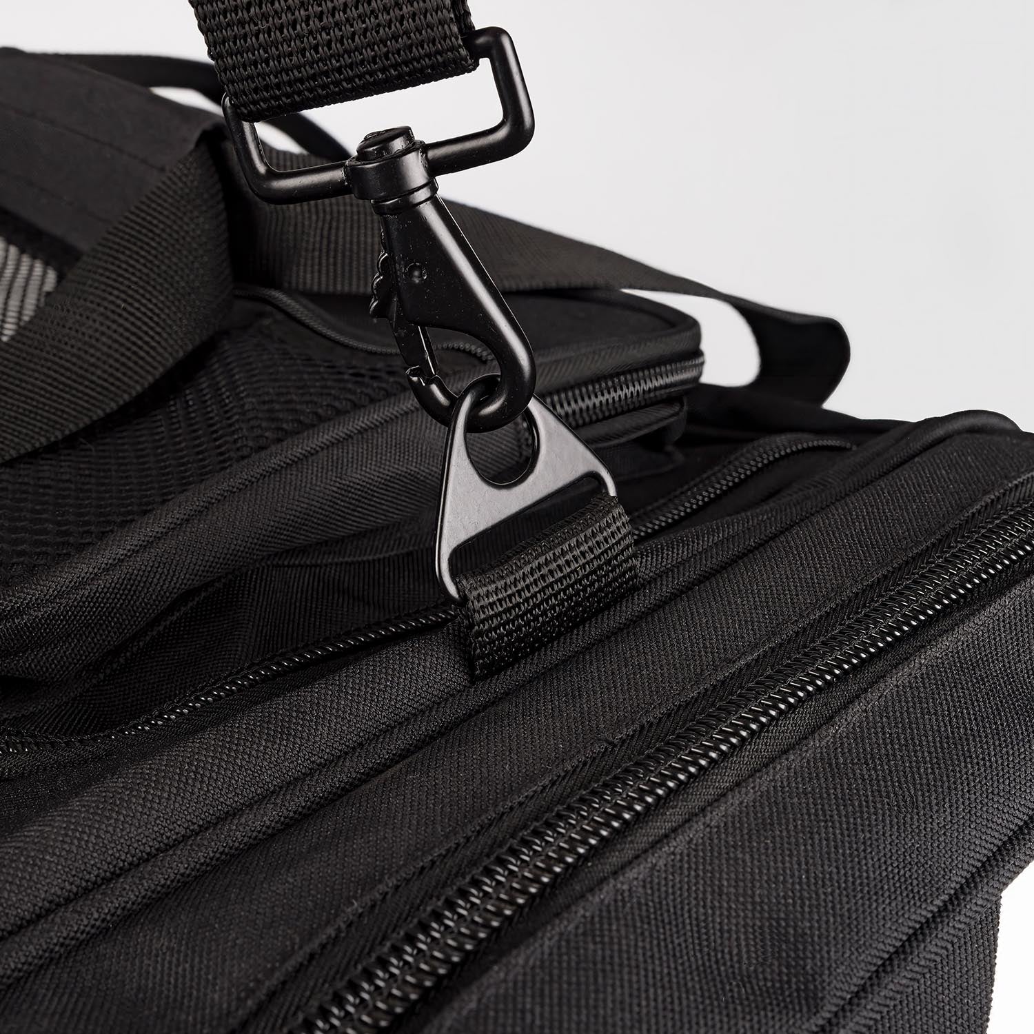 8 WEAPONS Sport Bag, black-white – 8 WEAPONS Fightgear Shop - 8WEAPONS.com